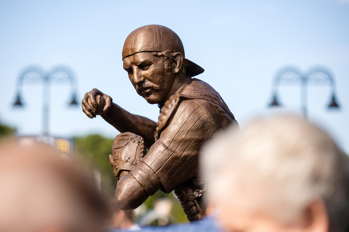 Kent State Unveils Statue of Baseball Legend Thurman Munson | Alumni ...